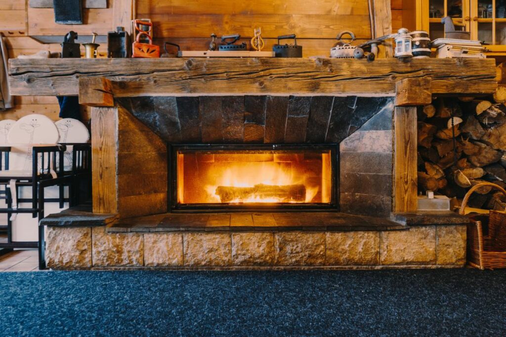 Salones con chimenea moderna | Vía Célere